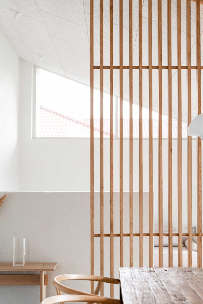 Rumdeler i massiv Eg | Høj Kvalitet og Stabilitet 🇩🇰