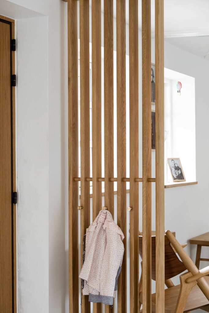 Rumdeler i massiv Eg | Høj Kvalitet og Stabilitet 🇩🇰