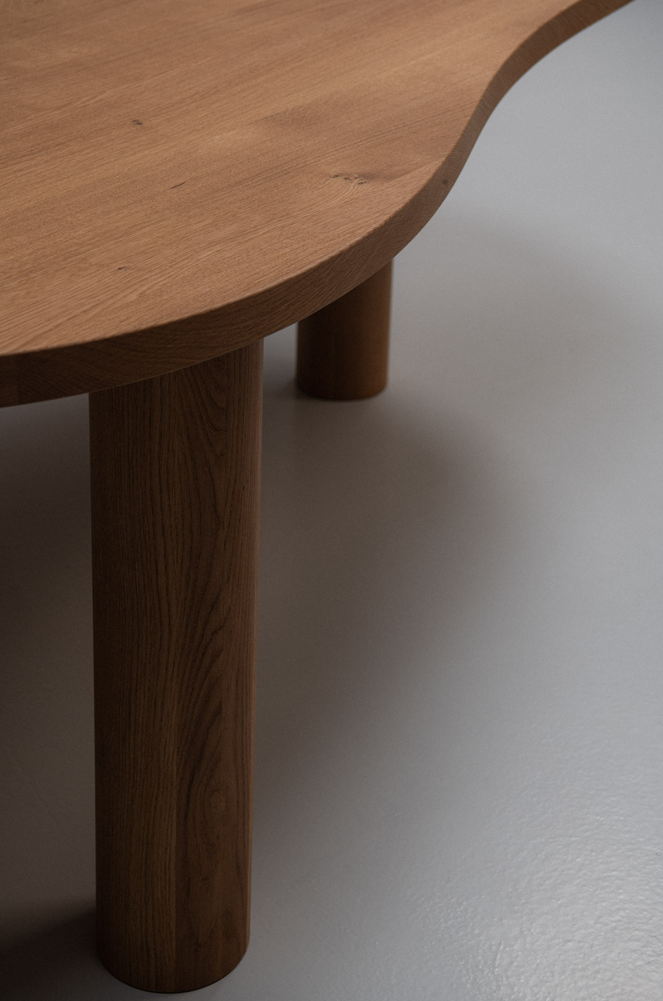 Eik – Smukt Organisk Spisebord i Massivt Egetræ 🇩🇰